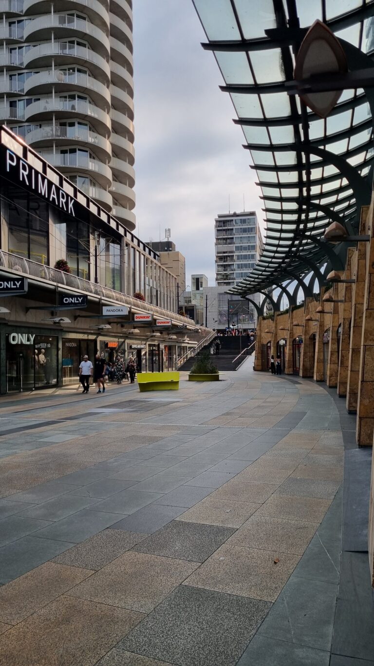 Koopgoot – De Koopgoot is Rotterdams ondergrondse winkelstraat